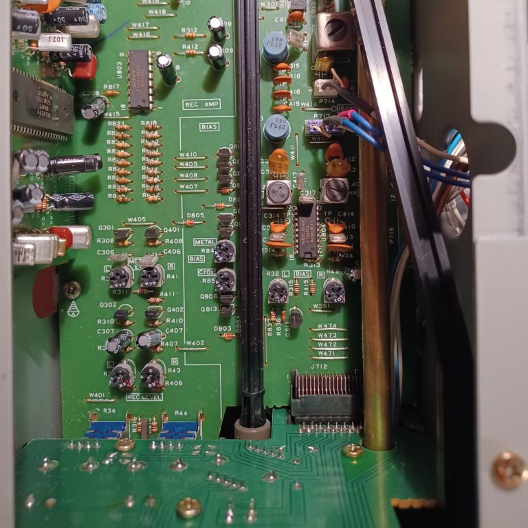 TEAC V-6030S 外観と内部を実機の画像で紹介 | スーパーカセッターズ SuperCassetters'