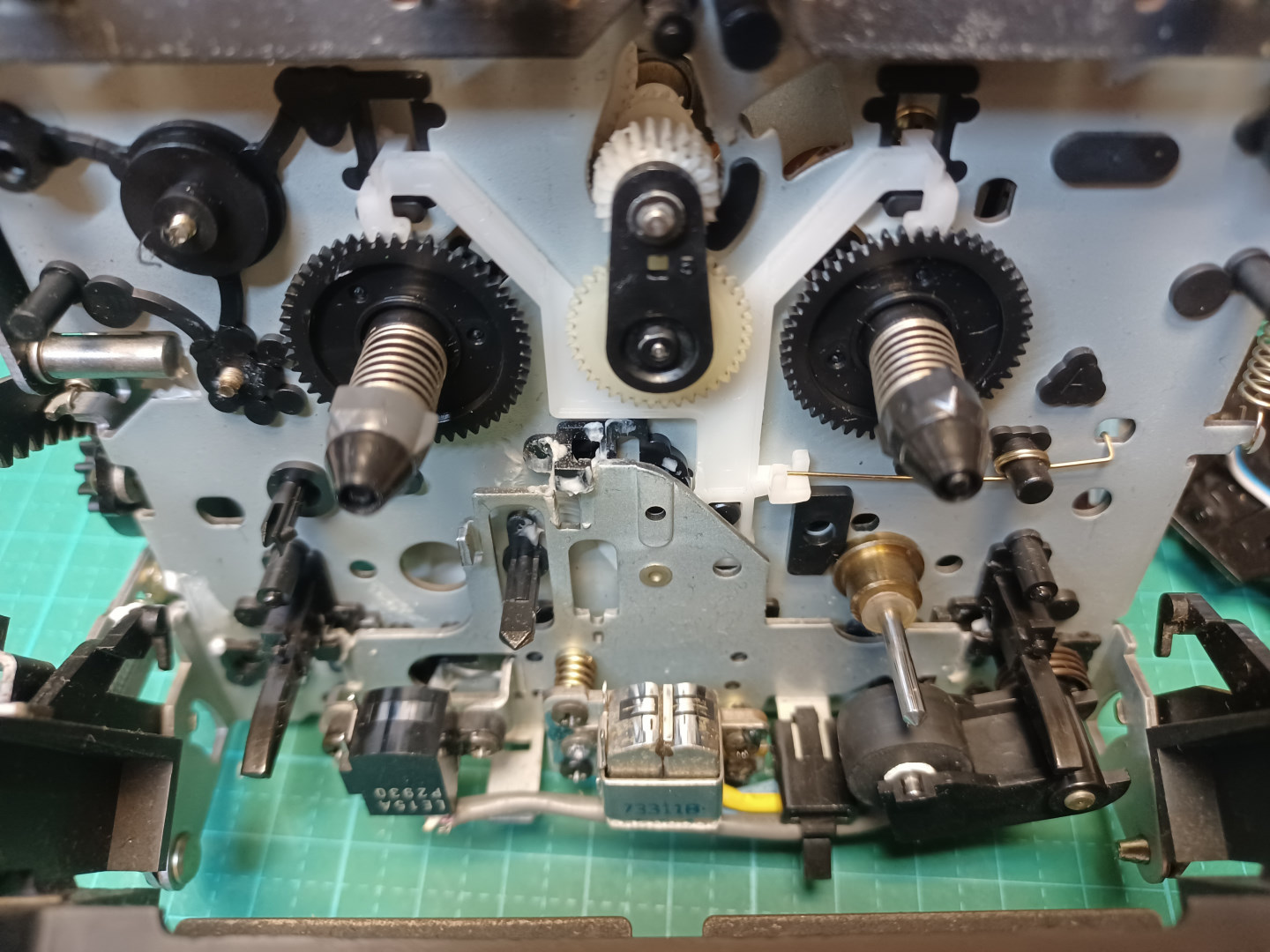 SONYのカセットデッキ・仕様の違うTCM-200メカを並べて比較 | スーパーカセッターズ SuperCassetters'