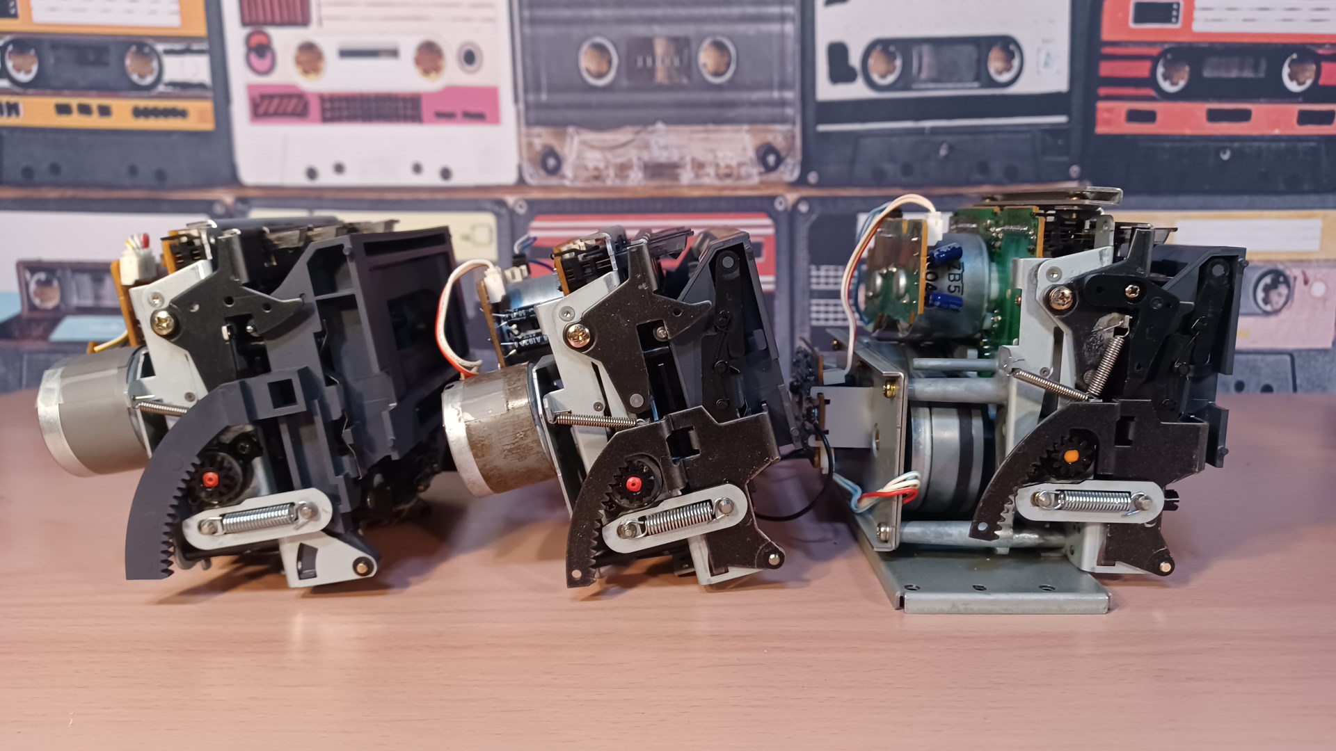 SONYのカセットデッキ・仕様の違うTCM-200メカを並べて比較 | スーパーカセッターズ SuperCassetters'